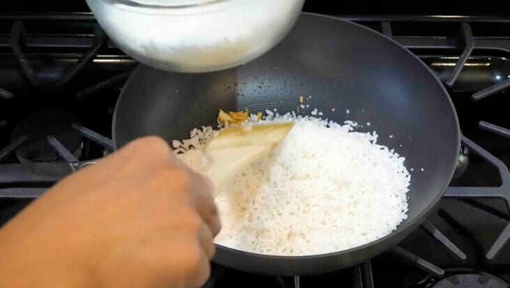 Sinangag Recipe (Filipino Fried Rice) - Panlasang Pinoy