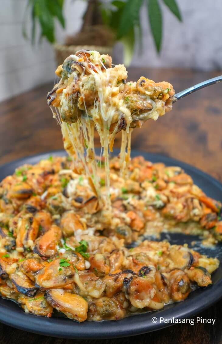 Cheesy Garlic Butter Mussels - Panlasang Pinoy