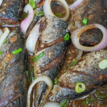 Tulingan Bistek (Braised Bullet Tuna in Soy Sauce and Onion ...