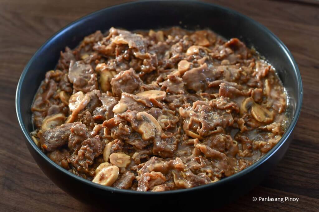 Garlic Pepper Beef in Mushroom Gravy - Panlasang Pinoy