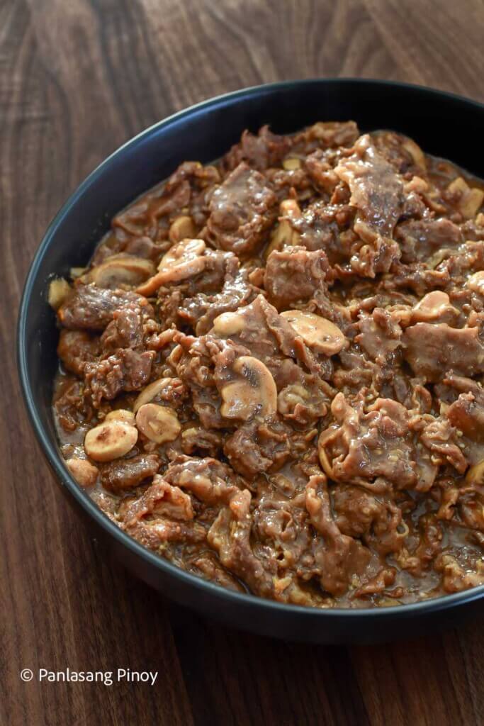 Garlic Pepper Beef in Mushroom Gravy - Panlasang Pinoy