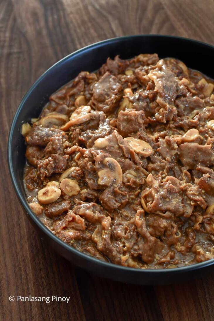 Garlic Pepper Beef in Mushroom Gravy - Panlasang Pinoy